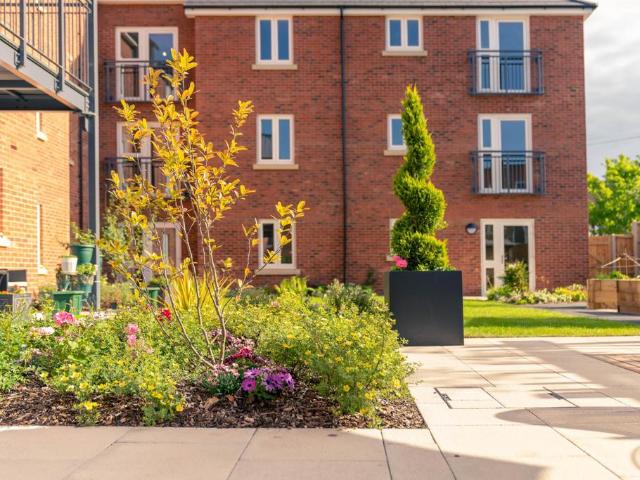 Flats 1 53, The Moors, Thatcham RG19 1 bed retirement property to rent £3,220 pcm £743 pw