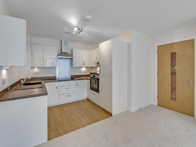 Flats 1 53, The Moors, Thatcham RG19 2 bed retirement property to rent £4,275 pcm £987 pw