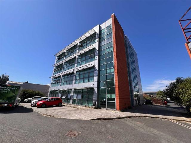 Flats 22 Phoenix House 2, Farnham Road, Slough SL1, 1 bed flat to rent, £1,350 pcm | PrimeLocation
