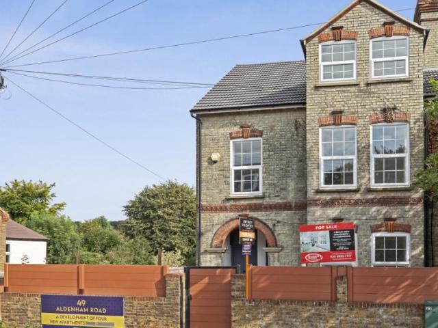 Flats at 49 Aldenham Road