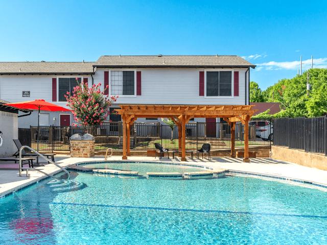 Flats at Brentwood 3 Bedroom Apartment for Rent at 2100 E Loop 820, Fort Worth, TX 76112 Brentwood oak Hills