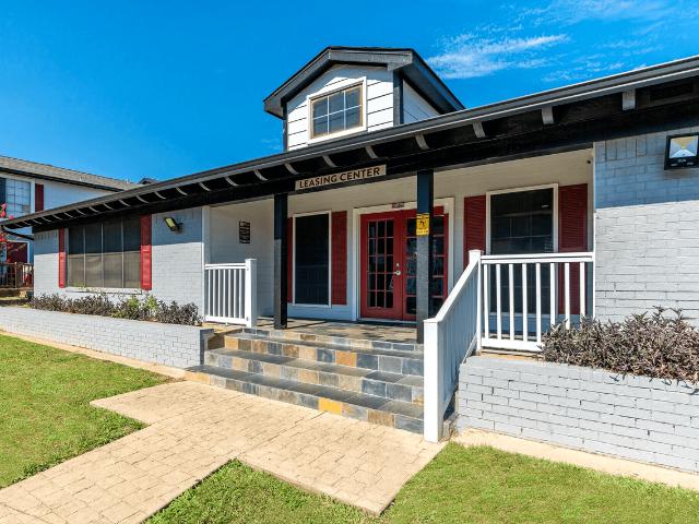 Flats at Brentwood 2 Bedroom Apartment for Rent at 2100 E Loop 820, Fort Worth, TX 76112 Brentwood oak Hills