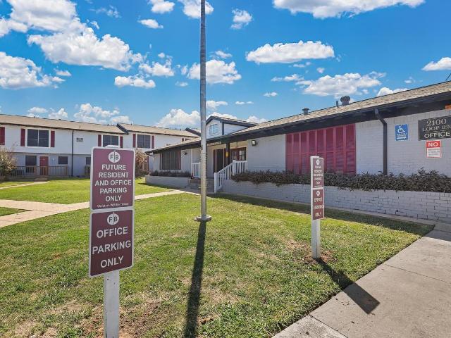 Flats at Brentwood 2 Bedroom Apartment for Rent at 2100 E Loop 820, Fort Worth, TX 76112 Brentwood oak Hills