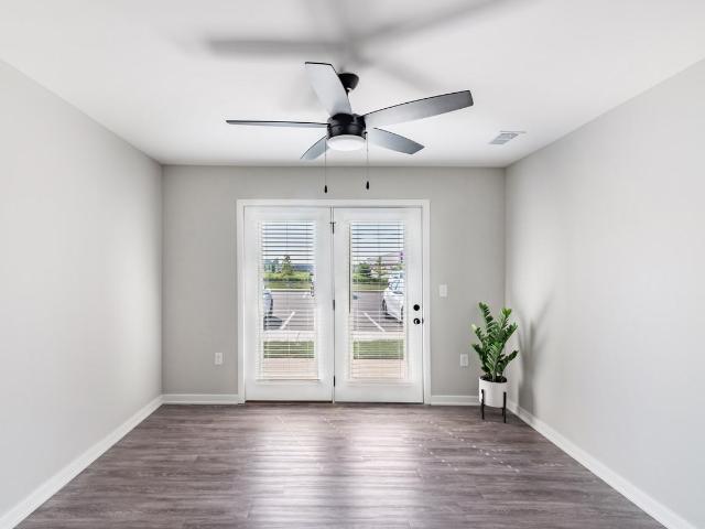Flats on 10th 2 Bedroom Apartment for Rent at 3300 Schlosser Farm Way, Jeffersonville, IN 47130