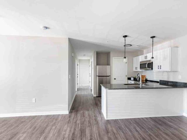 Flats on 10th 2 Bedroom Apartment for Rent at 3300 Schlosser Farm Way, Jeffersonville, IN 47130