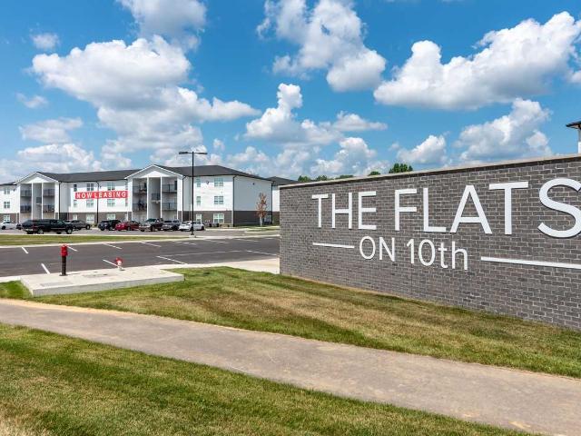Flats on 10th 2 Bedroom Apartment for Rent at 3300 Schlosser Farm Way, Jeffersonville, IN 47130