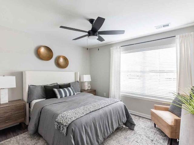 Flats on 10th 2 Bedroom Apartment for Rent at 3300 Schlosser Farm Way, Jeffersonville, IN 47130