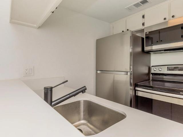 Flats on Bryan 1 Bedroom Apartment for Rent at 5421 Bryan St, Dallas, TX 75206 Lowest Greenville