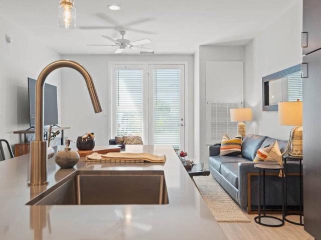 FLATZ 602 2 Bedroom Apartment for Rent at 6025 W Thomas Rd, Phoenix, AZ 85033