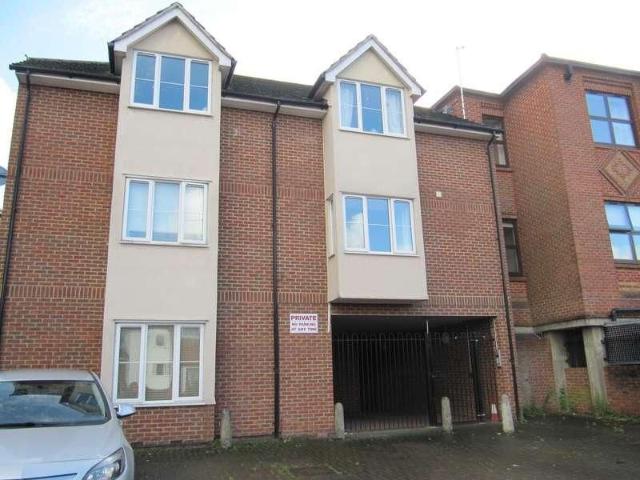 Flaxfield Road, Town Centre, RG21