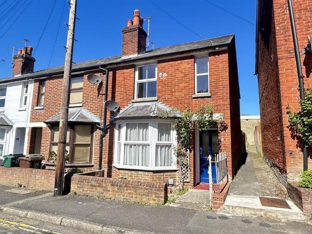 Flaxfield Road, Basingstoke 2 bed house to rent £1,395 pcm £322 pw