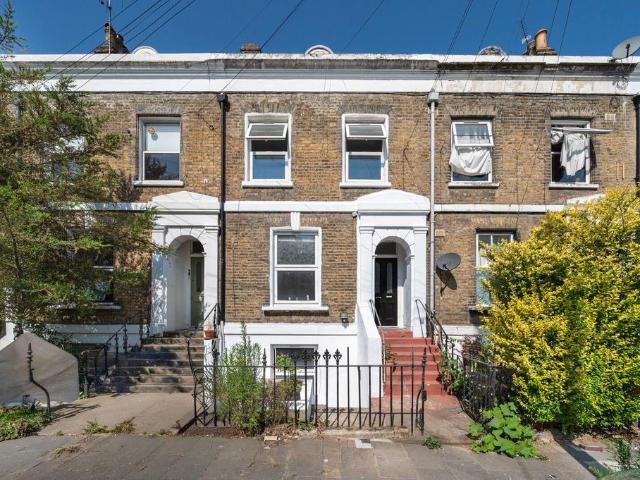 Flaxman Road, Camberwell, London, SE5 5 bed house to rent £4,350 pcm £1,004 pw