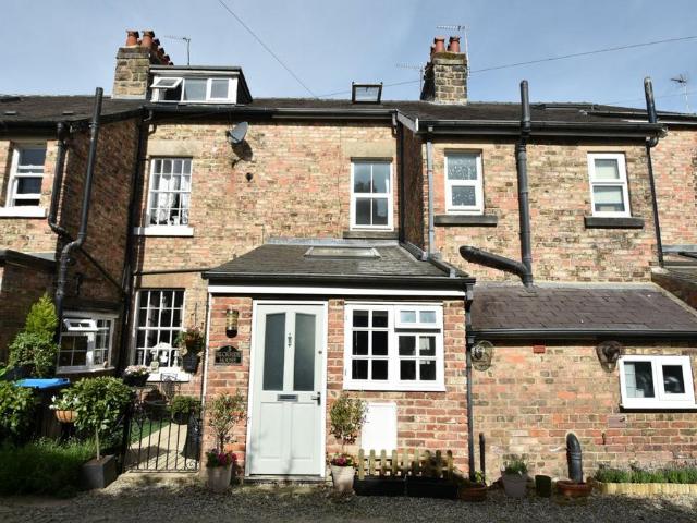 Flaxton Terrace, Pannal, Harrogate. 3 bed terraced house to rent £1,695 pcm £391 pw