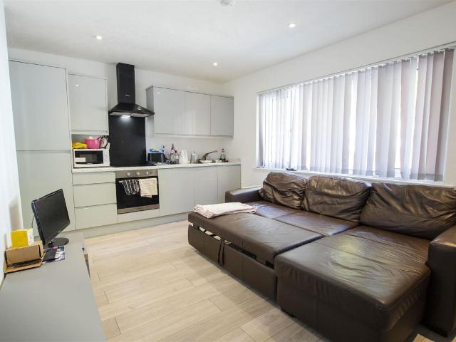 Fladbury Crescent, Birmingham, West Midlands B29, 2 bed shared accommodation to rent, £607 pcm | PrimeLocation