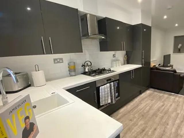 Fladbury Crescent, Metchley, B29 6PL, United Kingdom | 4 bed house for rent #165121865 | Rentberry