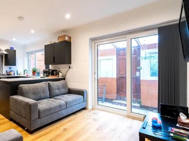 Fladbury Crescent, Metchley, B29 6PL, United Kingdom | 5 bed house for rent #167379921 | Rentberry