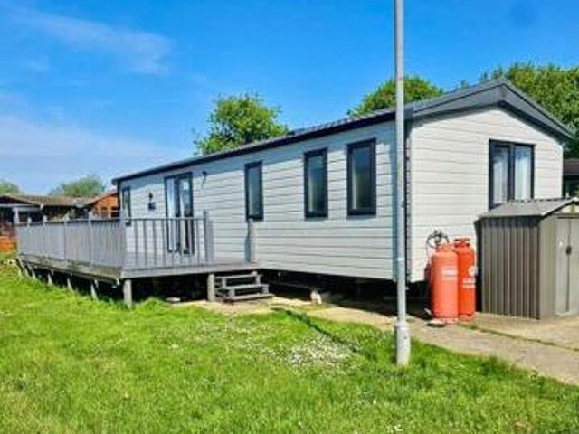 Flag Hill, Great Bentley, 2 Bedroom Lodge