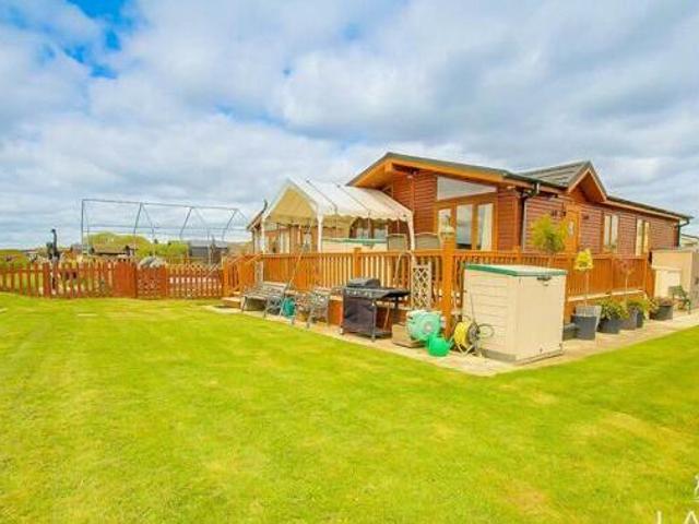 Flag Hill, Great Bentley, 3 Bedroom Mobile