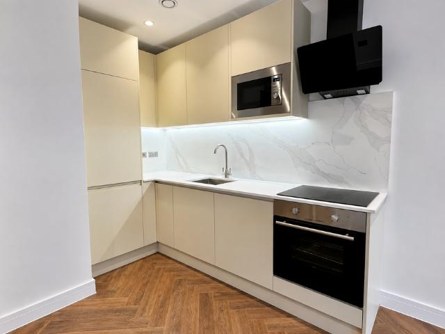 Flagship House, Fleet GU51, 1 bed flat to rent, £1,275 pcm | PrimeLocation