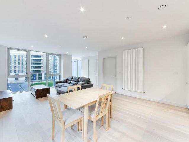 Flagship House, Royal Wharf, London, E16 1 bed apartment to rent £2,149 pcm £496 pw