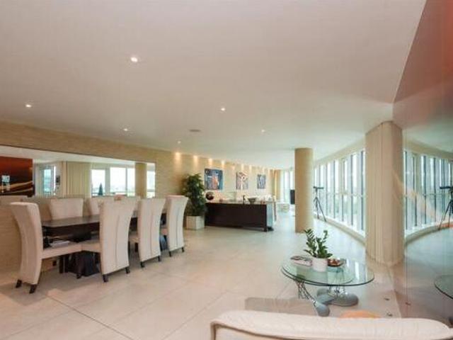 Flagstaff House, St George Wharf, 3 Bedroom Apartment