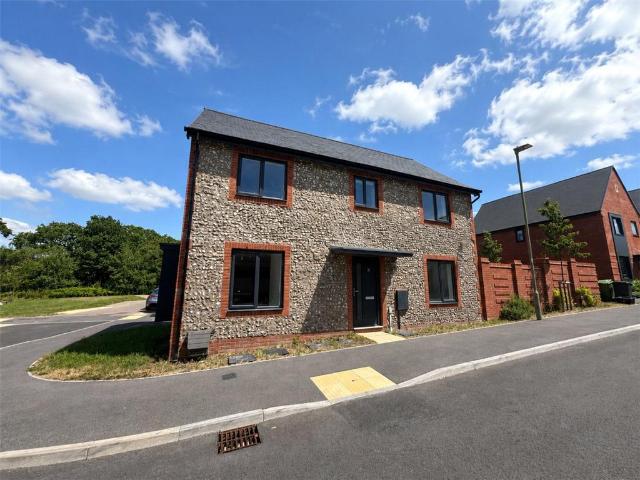 Flagpond Road, Whiteley, Fareham. 4 bed detached house to rent £2,075 pcm £479 pw