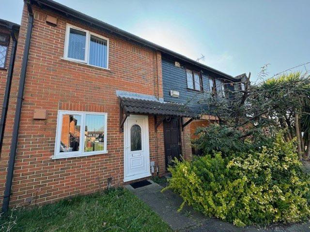 Flamborough Spur, Cippenham, Slough SL1, 2 bed property to rent, £1,500 pcm | PrimeLocation