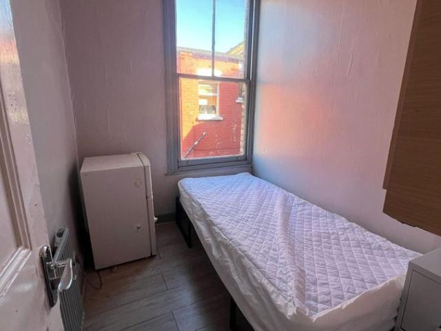 Flamborough Street, London E14, Room to rent, £675 pcm | PrimeLocation