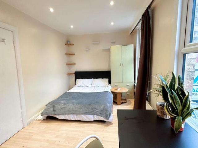 Flamborough Street, London E14, Room to rent, £875 pcm | PrimeLocation