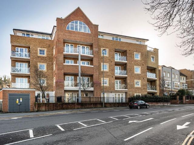 Flambard Way, Godalming GU7 1 bed apartment to rent £1,375 pcm £317 pw