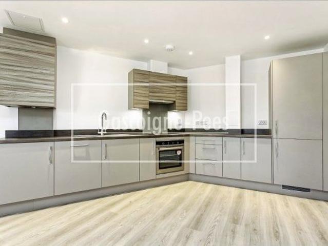 Flambard Way, Godalming, GU7