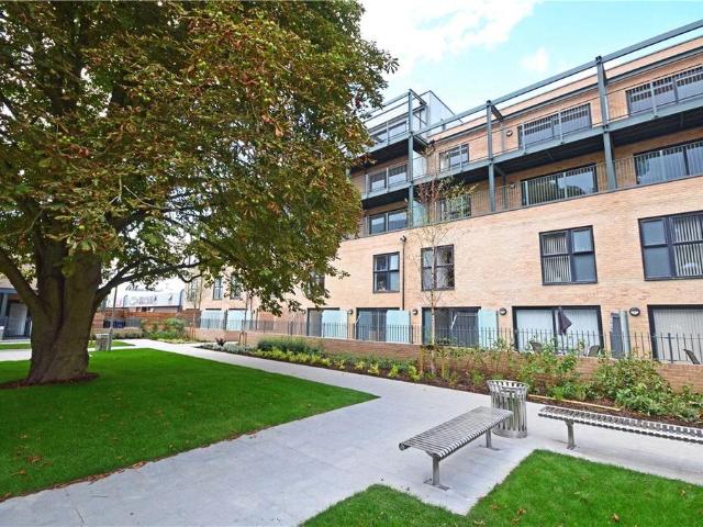 Flamsteed Close, Cambridge, CB1 2 bed apartment to rent £2,275 pcm £525 pw