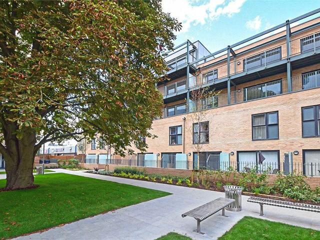 Flamsteed Close, Cambridge CB1, 2 bed flat to rent, £2,000 pcm | PrimeLocation