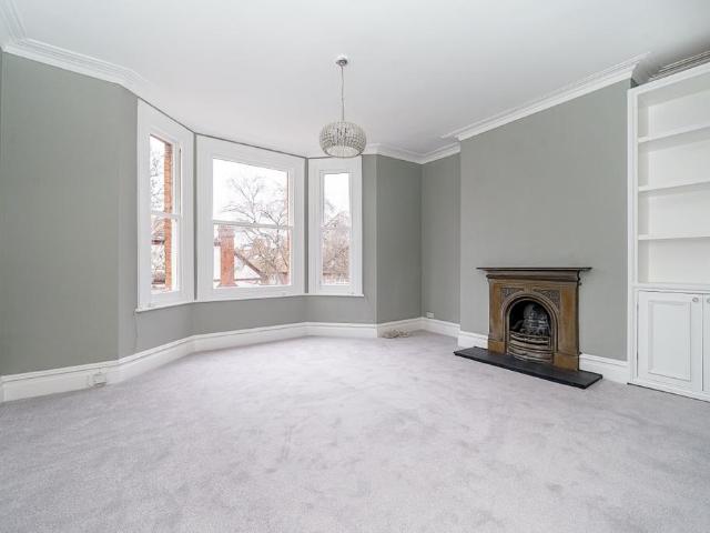 Flanders Road London W4 3 bed flat to rent £3,000 pcm £692 pw