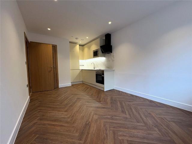 Flaship House, Reading Road North, Fleet GU51, 1 bed flat to rent, £1,275 pcm | PrimeLocation