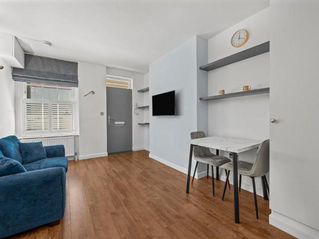 Fletcher Buildings, Martlett Court. 1 bed apartment to rent £3,500 pcm £808 pw