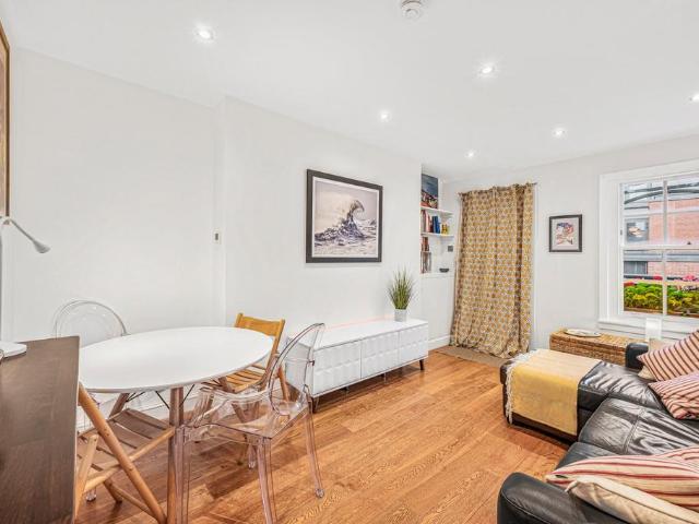 Fletcher Buildings, Martlett Court. 1 bed flat to rent £3,400 pcm £785 pw