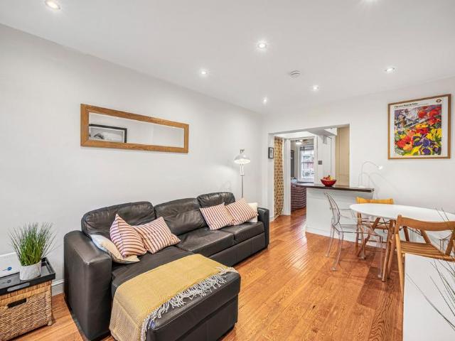 Fletcher Buildings, Martlett Court. 1 bed flat to rent £3,400 pcm £785 pw