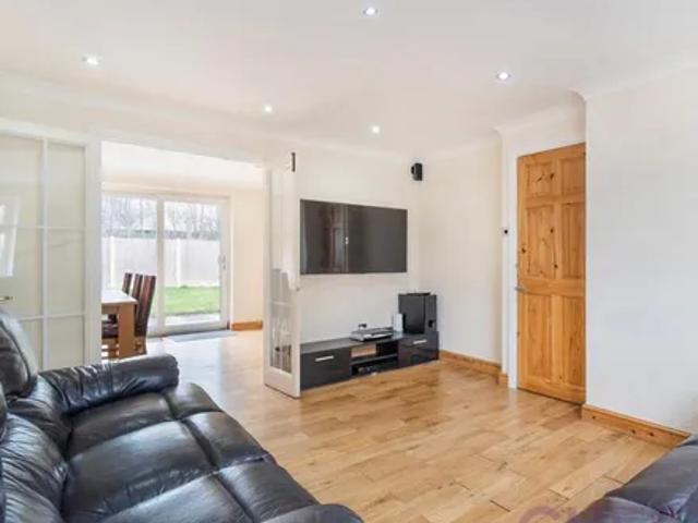 Fletcher Close, London, E6 6FT, United Kingdom | 4 bed house for rent #137643668 | Rentberry