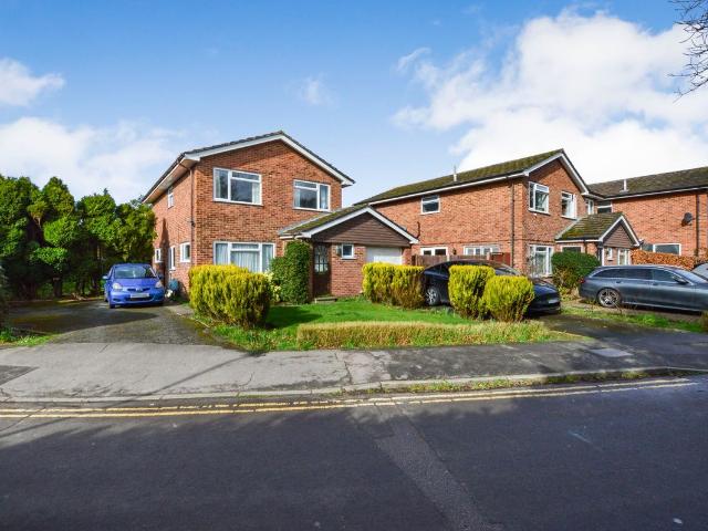 Fletcher Close, Ottershaw, Chertsey, Surrey KT16, 4 bed detached house to rent, £2,600 pcm | PrimeLocation