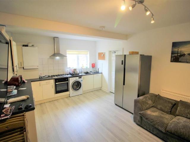 Fletcher Road, Nottingham NG9 6 bed detached house to rent £2,340 pcm £540 pw
