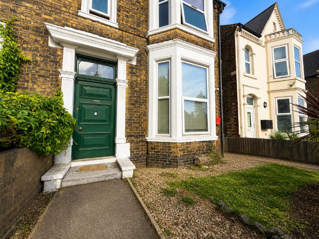 Fletton Avenue, PETERBOROUGH PE2 3 bed maisonette to rent £1,150 pcm £265 pw