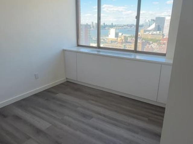 flex room in 3b1b luxury building