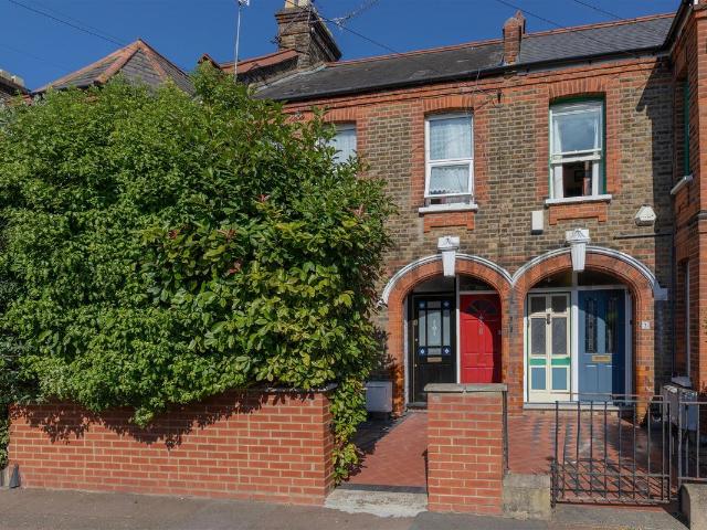 Fleeming Road, Walthamstow E17, 2 bed flat to rent, £2,100 pcm | PrimeLocation