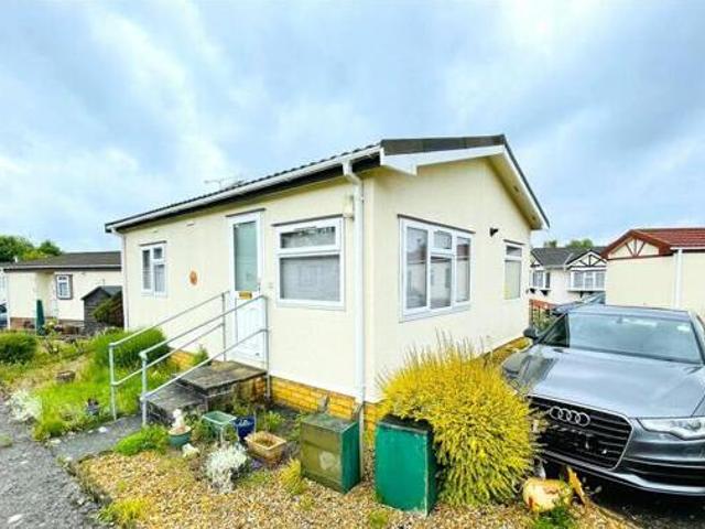 Fleet Road, Chilton Farm Park, Farnborough, 2 Bedroom Mobile