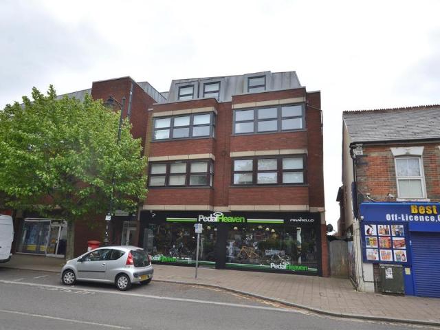 Fleet Road, Fleet GU51 2 bed apartment to rent £1,195 pcm £276 pw