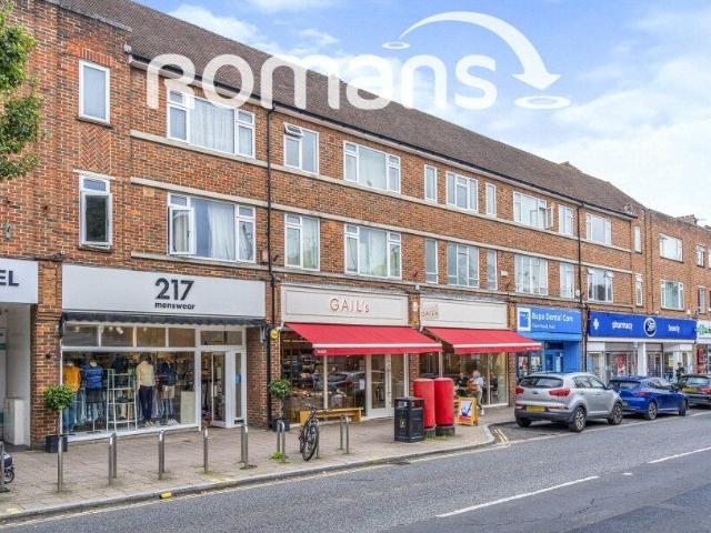 Fleet Road, Fleet GU51, 2 bed flat to rent, £1,200 pcm | PrimeLocation