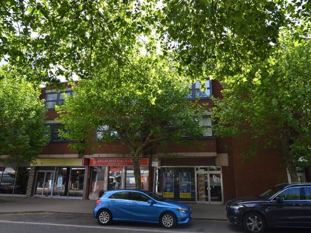 Fleet Road, Fleet GU51, 2 bed flat to rent, £1,275 pcm | PrimeLocation