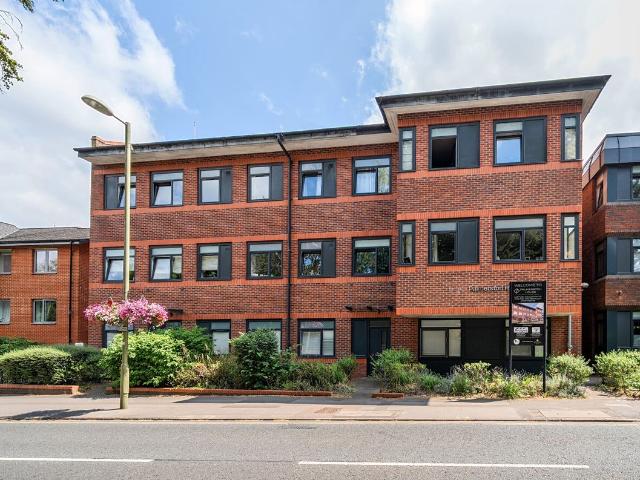 Fleet Road, Fleet, Hampshire GU51, 1 bed flat to rent, £1,100 pcm | PrimeLocation