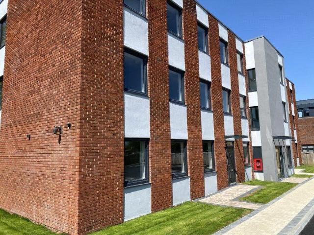 Fleet Road, Fleet, Hampshire GU51, 2 bed flat to rent, £1,325 pcm | PrimeLocation